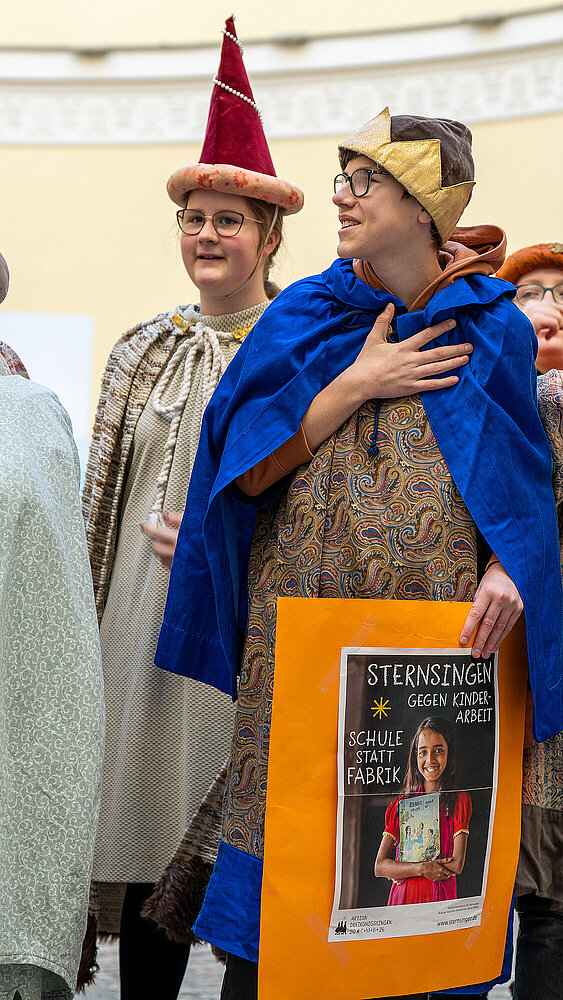 Staatssekretär Sandro Kirchner begrüßt Sternsinger im Bayerischen ...